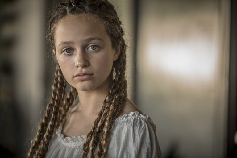 Paper Girls Cast - Ages, Partners, Characters